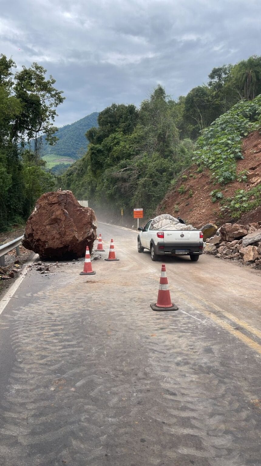 Imagem de pedrão na BR-470, na Serra das Antas, assusta motoristas ...