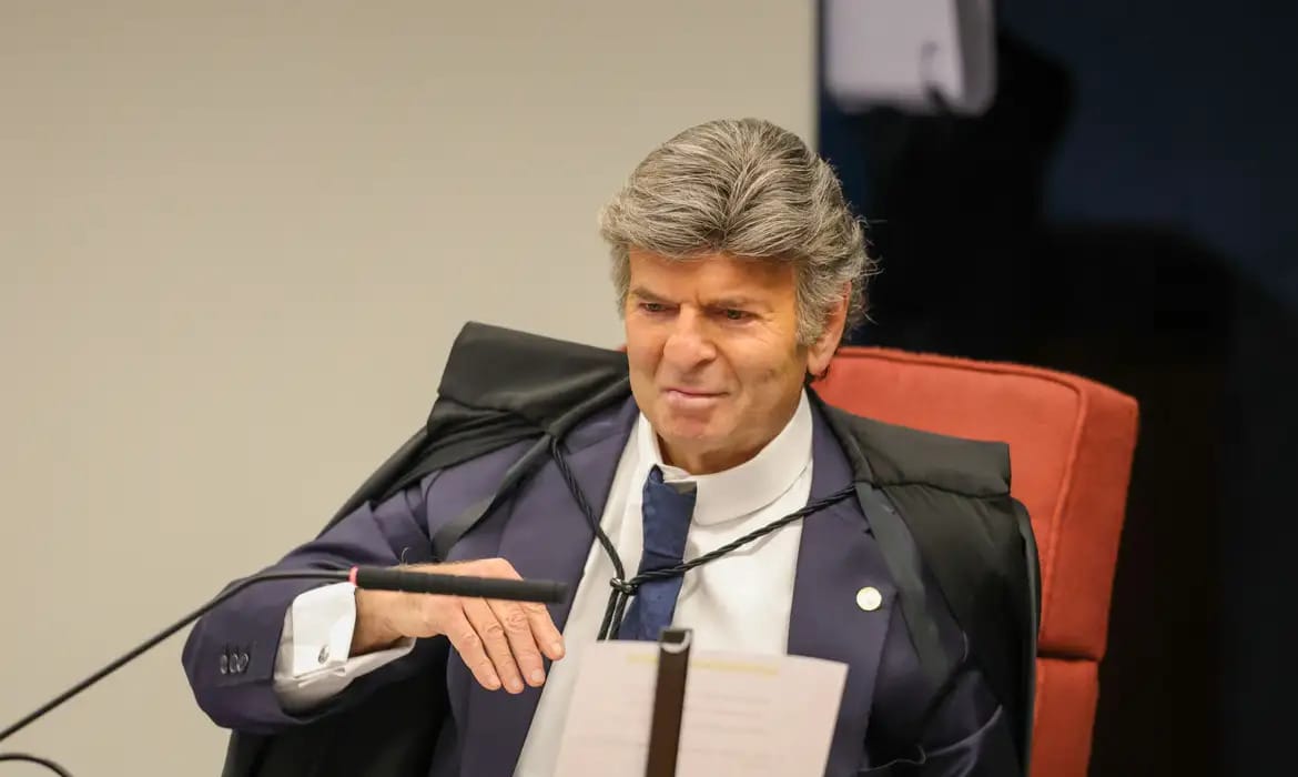 Ministro Fux fala em incompetência do STF no julgamento de Bolsonaro ...